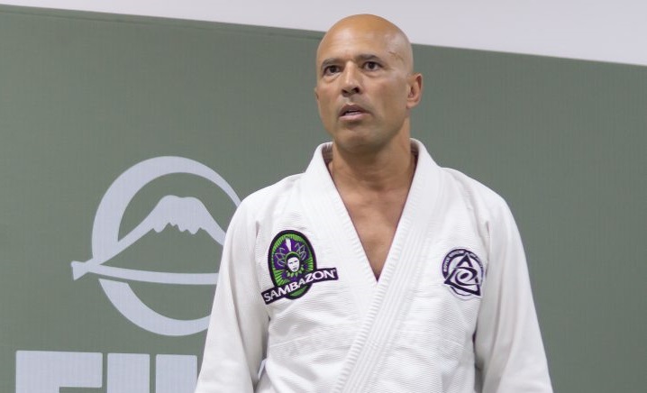 Cela fait trop longtemps que vous n'avez pas regardé Royce Gracie ...