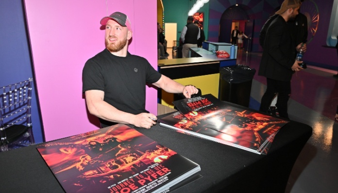 Joe Pyfer détaille un documentaire "inspirant" sur son histoire, depuis ...