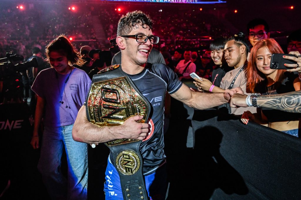 Jon Jones félicite Mikey Musumeci pour avoir mis en lumière la santé ...