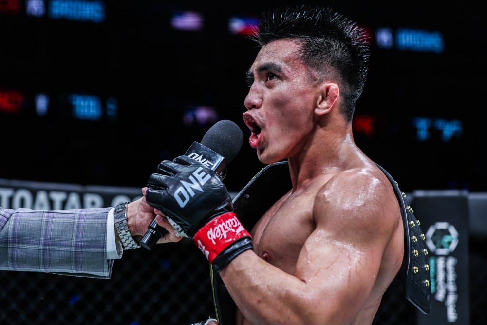 Joshua Pacio célèbre le jalon du compatriote: "Elle est une championne ...